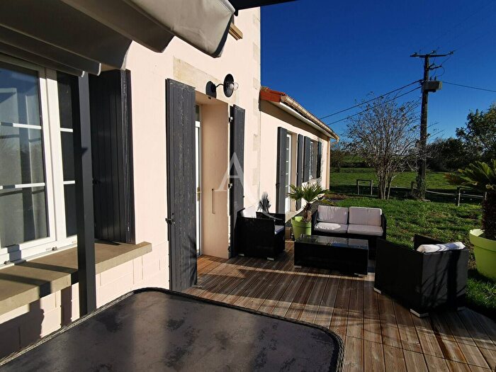 Maison à louer - Saint-Coutant-le-Grand - 5 pièces - 3 chambres