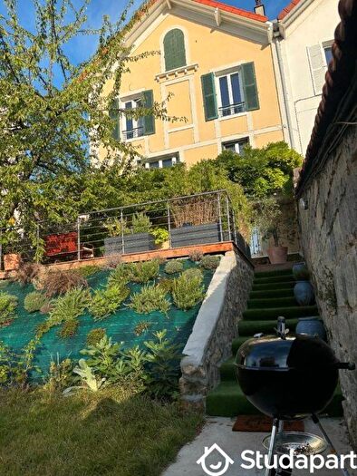 Appartement à louer - République, Suresnes - 1 pièce - 1 chambre