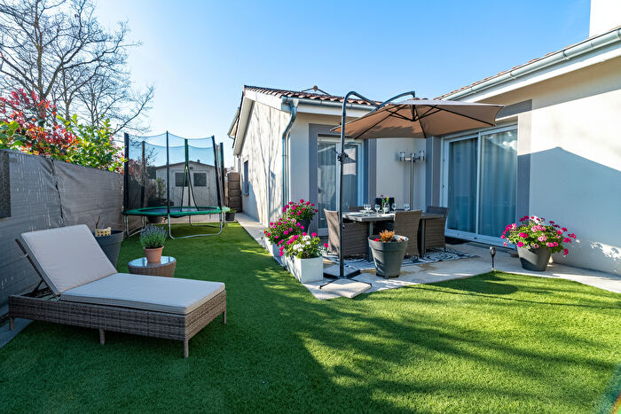 Maison à vendre - Saint-Jean-dArdières - 6 pièces - 3 chambres