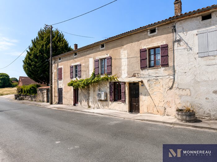 Maison 5 pièces à Charmant, à vendre