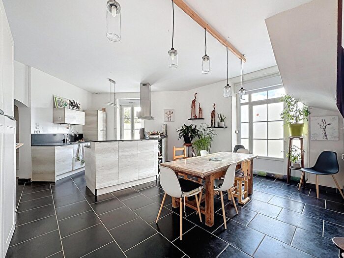 Maison à vendre - Château-Gontier - 8 pièces - 6 chambres