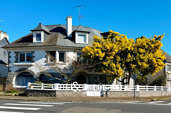 Maison à vendre - Saint-Brieuc - 9 pièces - 6 chambres