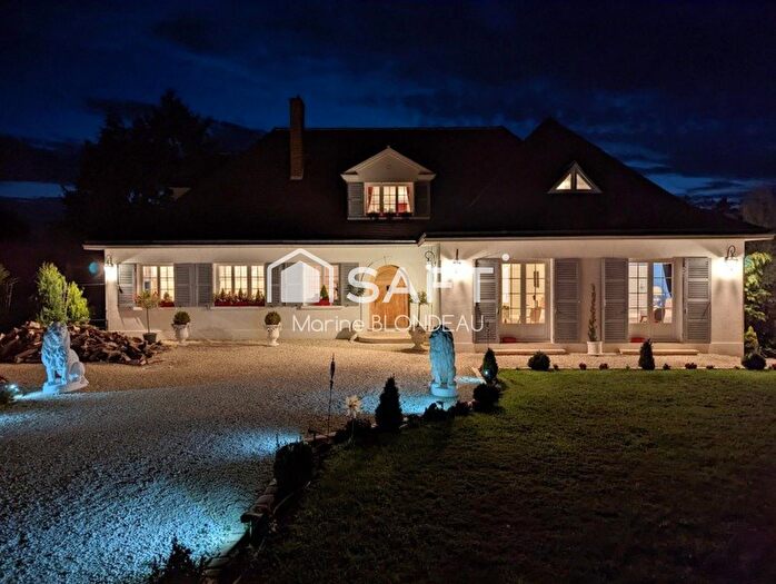 Maison à vendre - Châteaumeillant - 7 pièces - 5 chambres