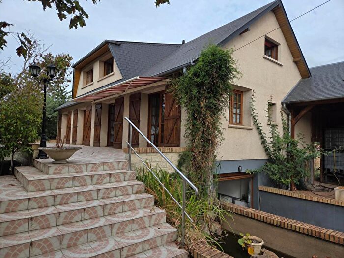 Saint-Léger-de-Rôtes : Maison 7 pièces à vendre