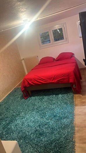 Appartement à louer - Rue du Tir-Mont Châlat-Saint Hubert, Chelles - 1 pièce