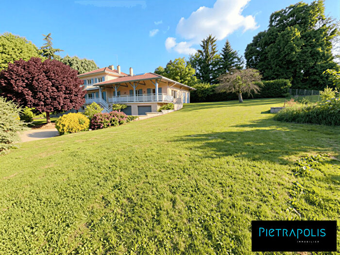 Maison 9 pièces à Villieu-Loyes-Mollon, à vendre