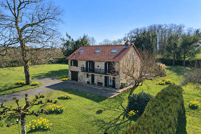 Maison à vendre - Folles - 7 pièces - 5 chambres