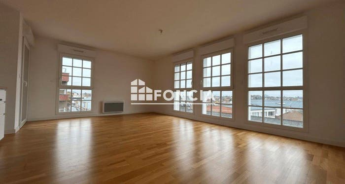 Est, Lens : Appartement 3 pièces à louer