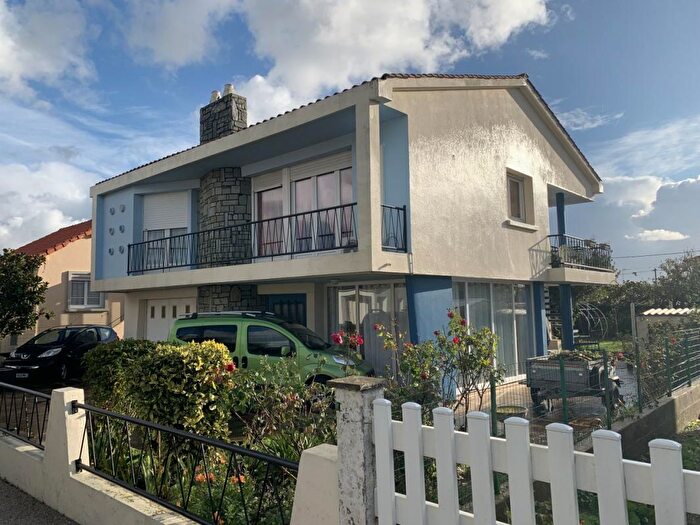 Maisons à vendre et appartements à louer - 1