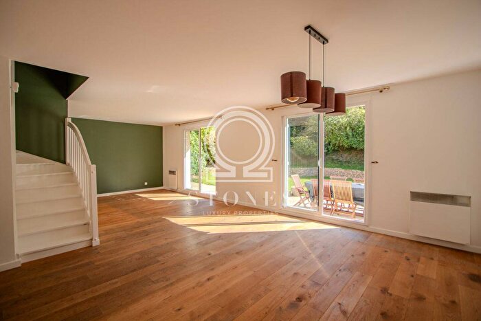 Maison à louer - Saint-Germain-en-Laye - 7 pièces - 5 chambres