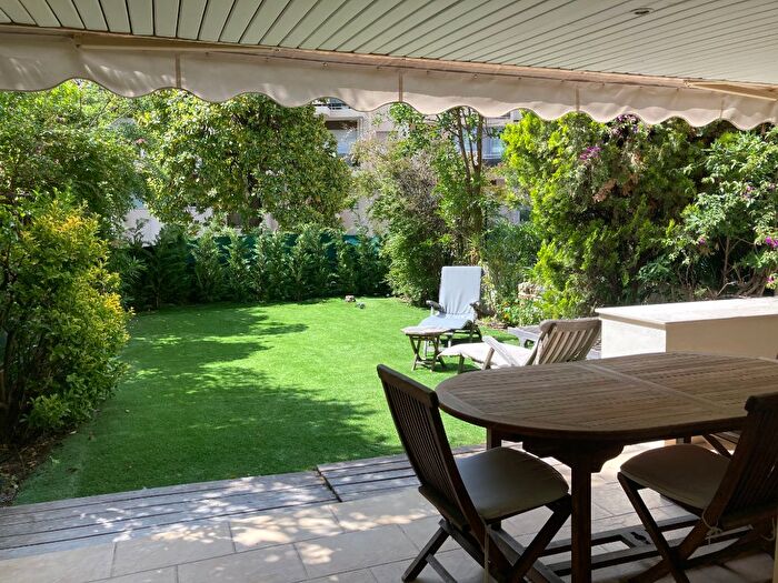 Appartement à louer - Cannes, Centre-ville - 3 pièces - 2 chambres