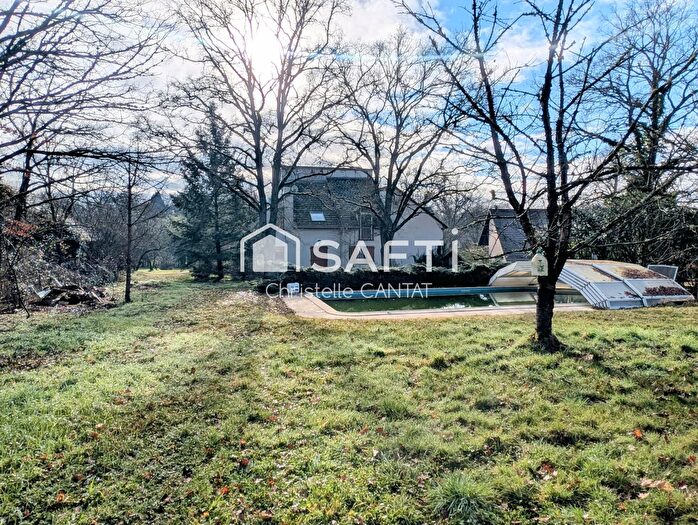 Maison à vendre - Domérat - 9 pièces - 6 chambres