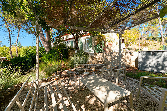 Maison à vendre - Cabriès - 8 pièces - 6 chambres