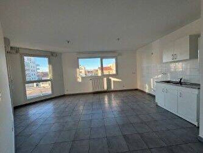 Appartement à louer - Moulin à Vent-Ernest Renan, Venissieux - 3 pièces - 2 chambres