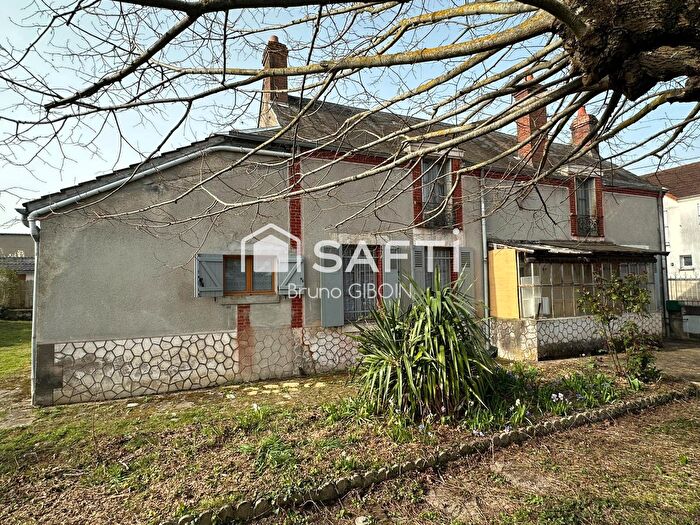 Gien, Centre-ville - Maison 3 pièces à vendre