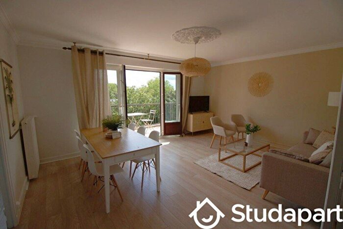 Appartement à louer - Mouillère-Dauphine, Orléans - 1 pièce - 1 chambre