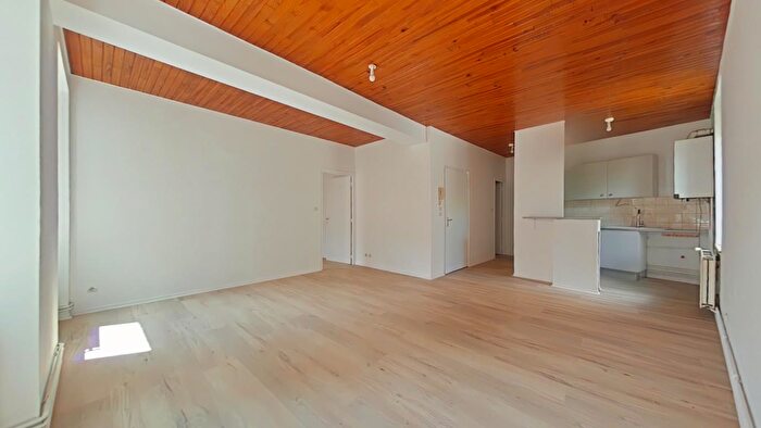 Appartement à louer - Planfoy - 2 pièces - 1 chambre