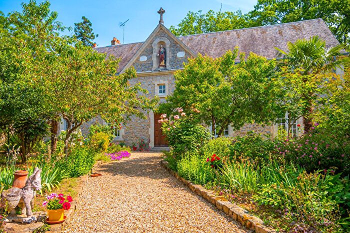 Maison à vendre - Fresnay-sur-Sarthe - 8 pièces - 4 chambres