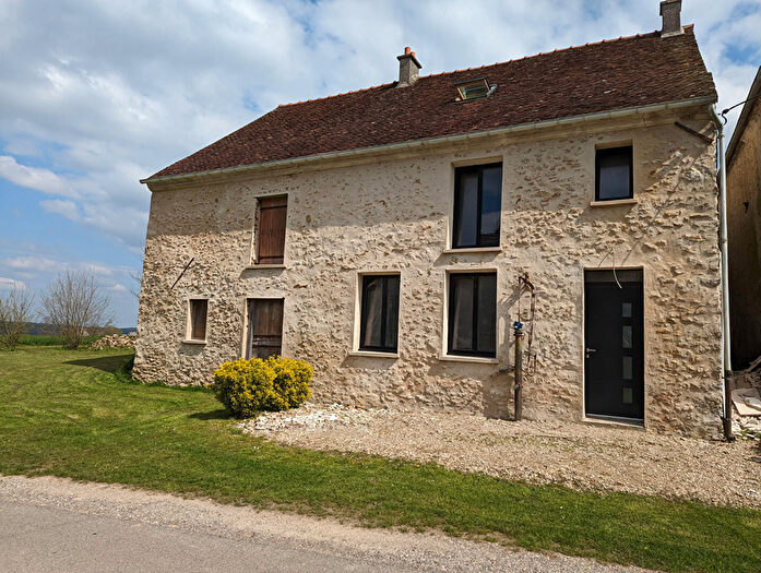 Maison à vendre - Saint-Cyr-sur-Morin - 4 pièces - 3 chambres