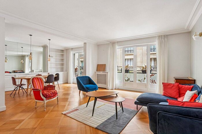 Appartement à louer - Muette Sud, Paris ème arrondissement - 4 pièces - 2 chambres