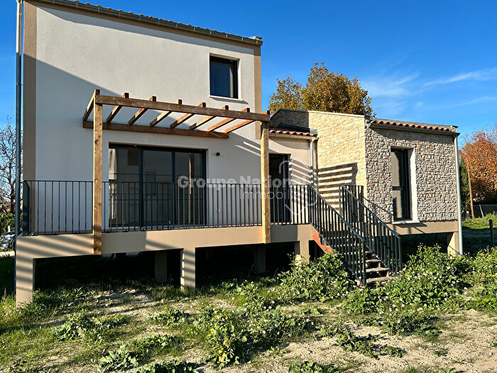 Maison à vendre - Saint-Étienne-du-Grès - 4 pièces - 3 chambres