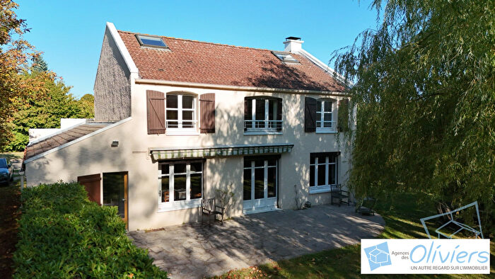Voisins-le-Bretonneux : Maison 8 pièces à vendre