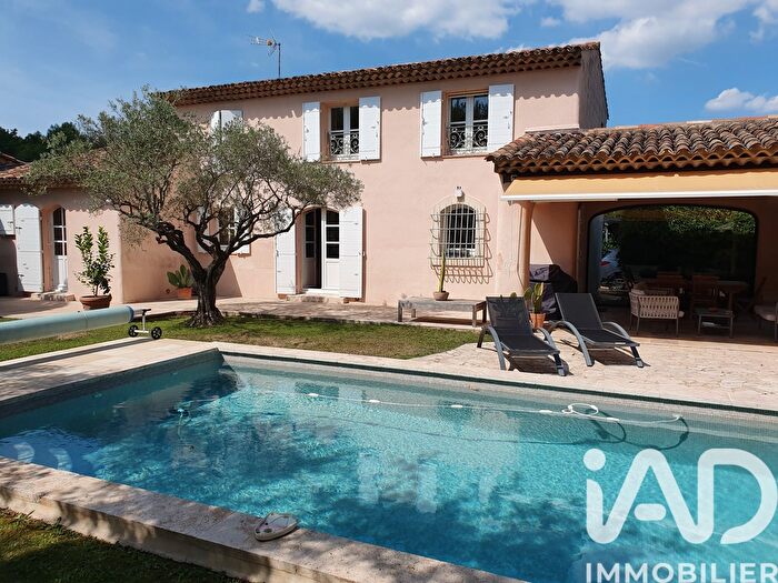 Maison à louer - Châteauneuf-le-Rouge - 5 pièces - 4 chambres