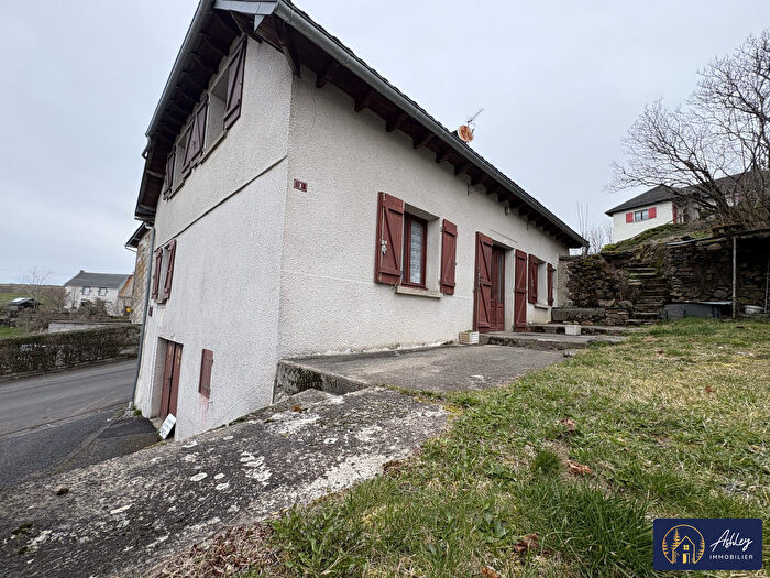 Maison à vendre - Montboudif - 5 pièces - 4 chambres