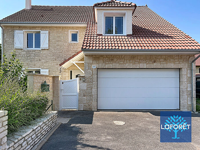 Maison 7 pièces à vendre à La Ferté-Alais