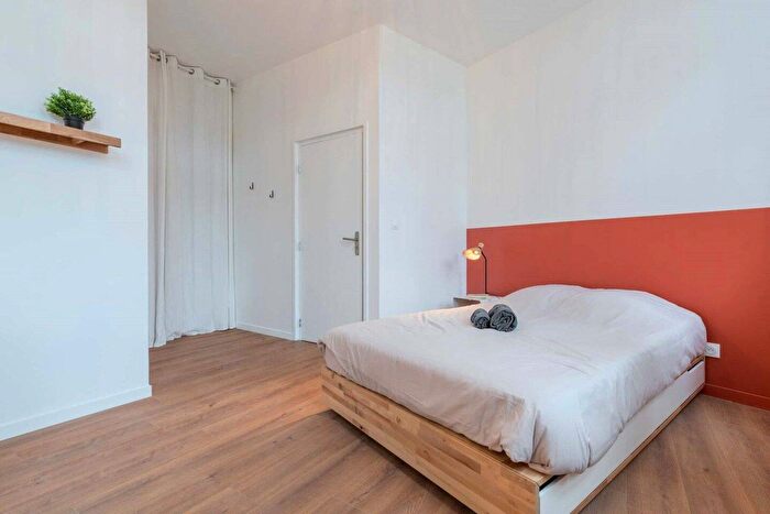 Appartement à louer - Centre-Neuf Bourg-Quesnoy-Delsaux-Musée-Cannoniers-Gare, Valenciennes - 1 pièce