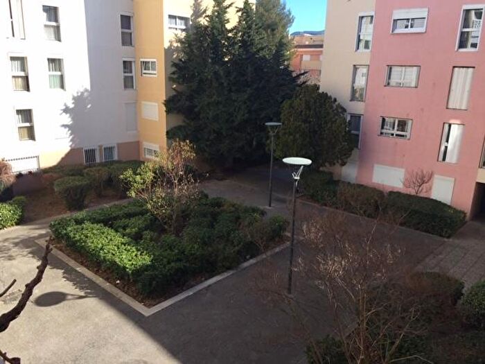 Appartement à louer - Plan-de-Cuques - 5 pièces - 4 chambres