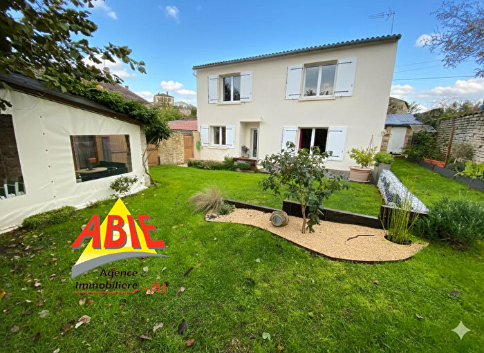 Maison à vendre - Benet - 5 pièces - 3 chambres