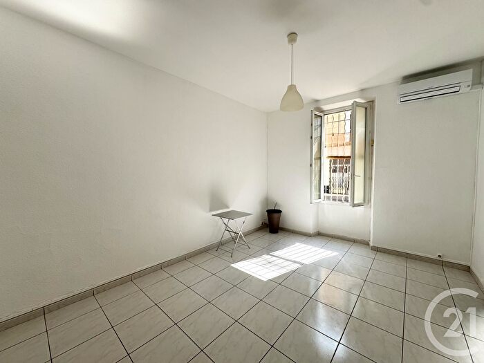 Marseille e, Saint-Pierre : Appartement 1 pièce à louer
