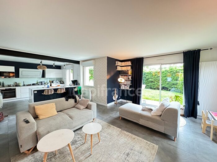 Maison à louer - Noisy-le-Roi - 5 pièces - 3 chambres