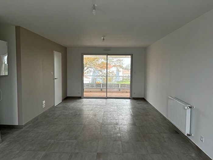Les Herbiers, Le Bignon, Zone Commerciale : Appartement 3 pièces à louer