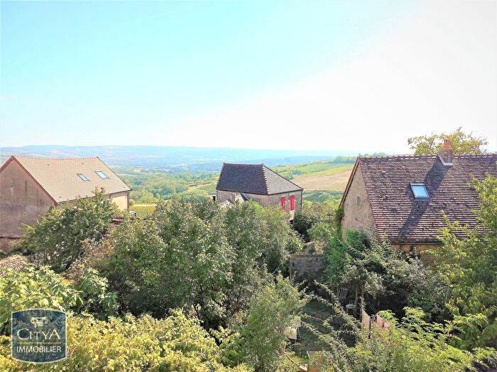 Saint-Sernin-du-Plain : Maison 10 pièces à vendre