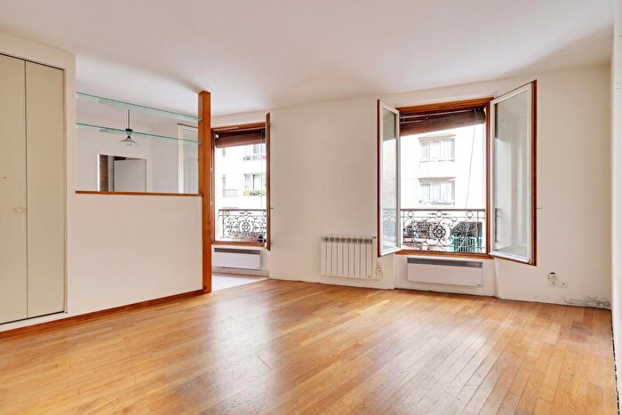 Paris 18ème, Grandes Carrières, Clichy : Appartement 1 pièce à vendre