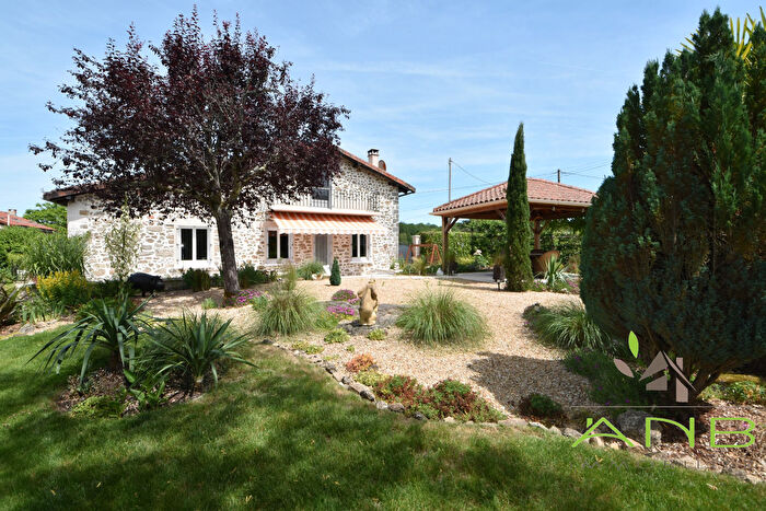Maison 8 pièces à vendre à Busserolles