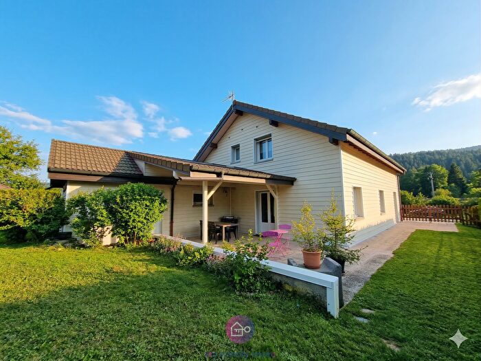 Maison à vendre - La Cluse-et-Mijoux - 7 pièces - 3 chambres