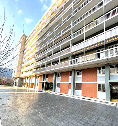 Appartement à louer - Grenoble, Eaux-Claires, Mistral - 5 pièces - 4 chambres