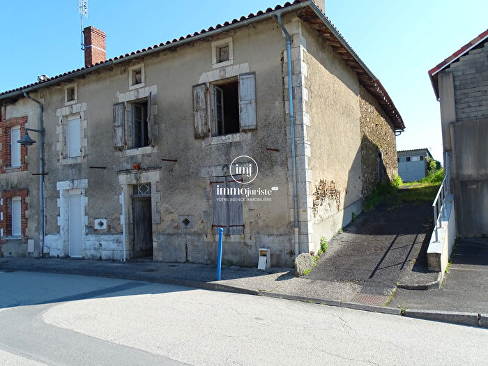 Saillat-sur-Vienne : Maison 2 pièces à vendre