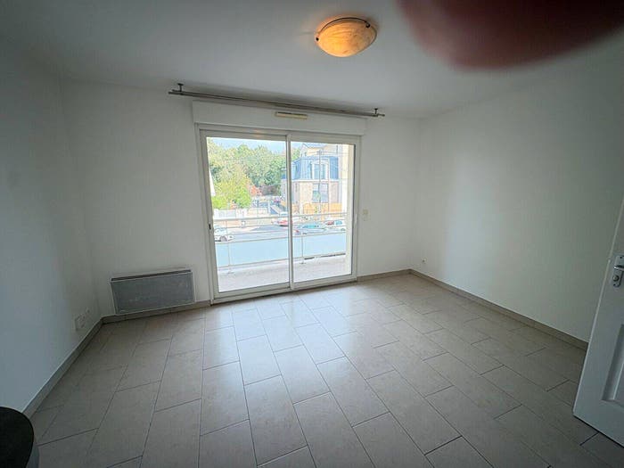 Liers, Sainte-Geneviève-des-Bois : Appartement 1 pièce à louer