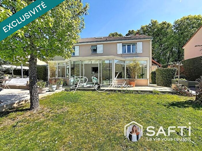 Maison 8 pièces à vendre à Ozoir-la-Ferrière, Poirier, Clos de la Vigne