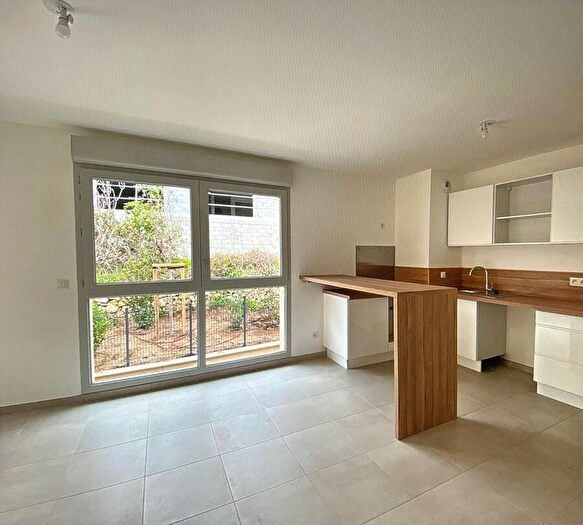 Appartement à louer - Sud Est, Ollioules - 2 pièces - 1 chambre