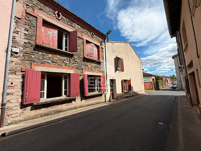Maison 8 pièces à Arthès, à vendre