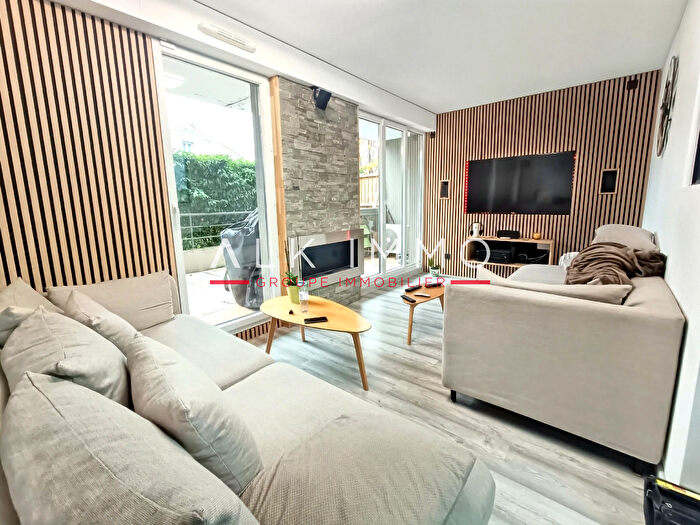 Appartement à vendre - Ville-la-Grand - 2 pièces - 1 chambre