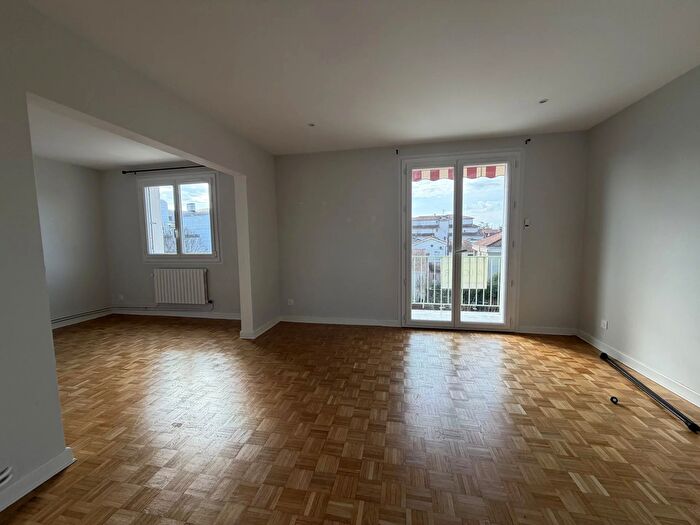 Appartement à louer - Guilherand-Granges - 3 pièces - 2 chambres