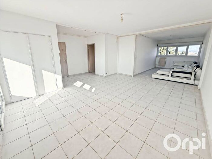 Appartement à louer - Sud Est, Pierrelatte - 3 pièces - 2 chambres