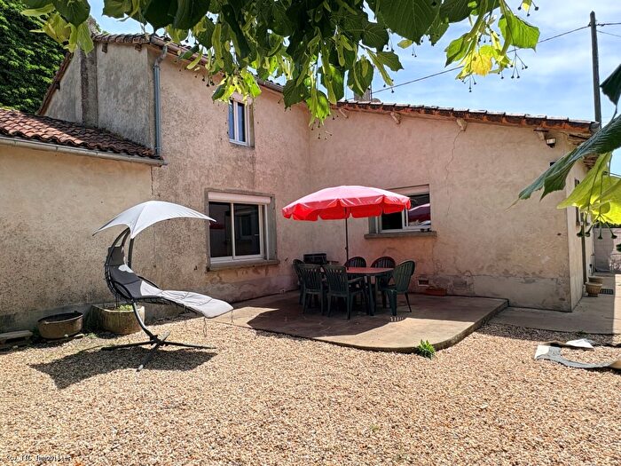 Maison 5 pièces à vendre à Nanteuil-en-Vallée