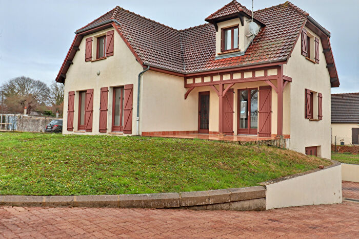 Saint-Julien-les-Villas : Maison 6 pièces à vendre